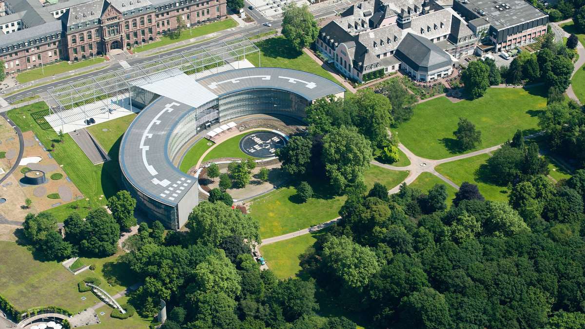 Bayer: Kurs trotz Sparmaßnahmen unter Druck