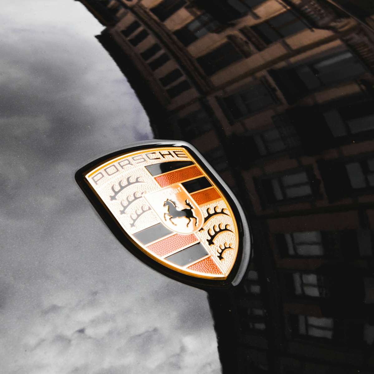 Porsche rutscht ins Minus: Alte Stärken, neue Zweifel