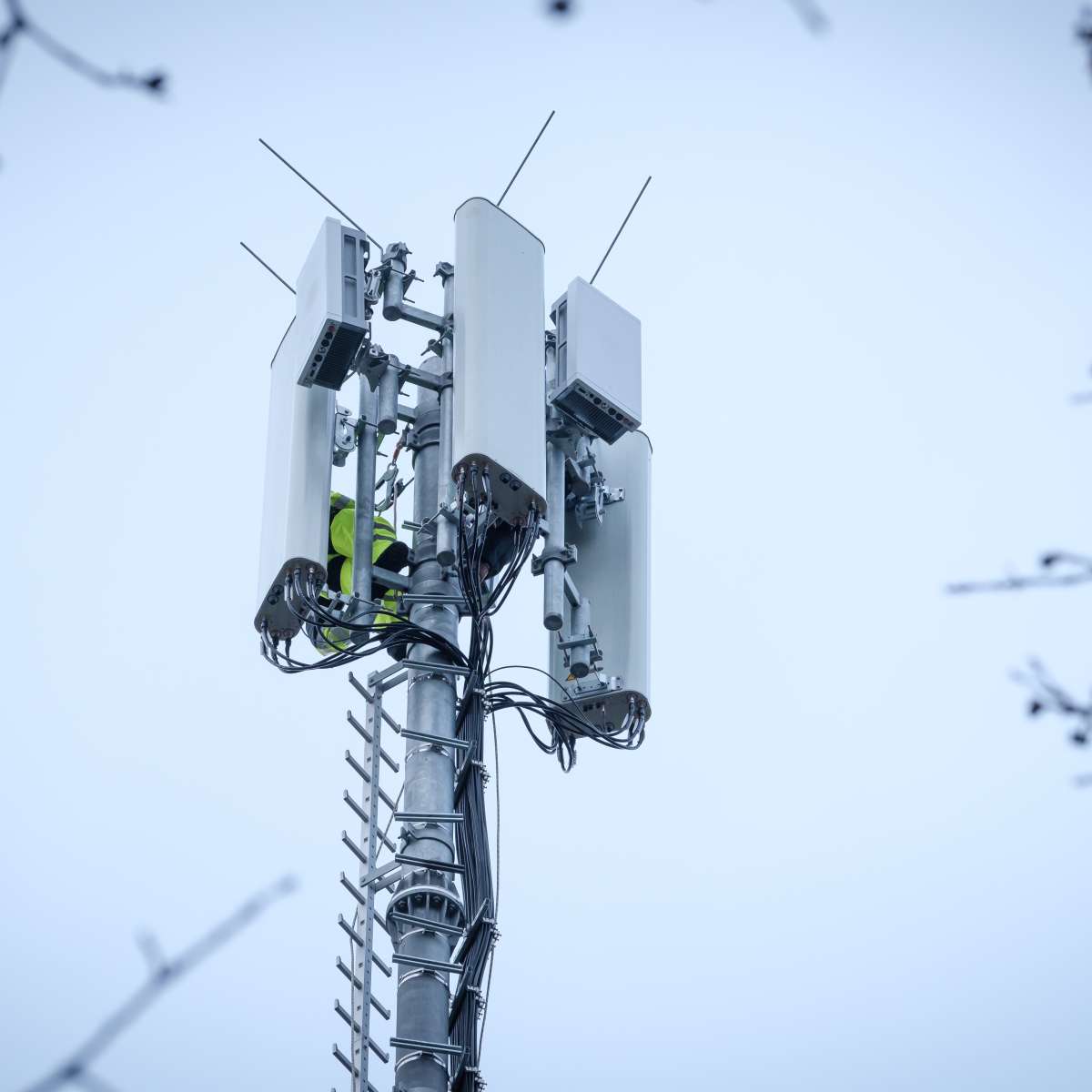 Dax startet mit weichen Knien in die Handelswoche: Deutsche Telekom ...