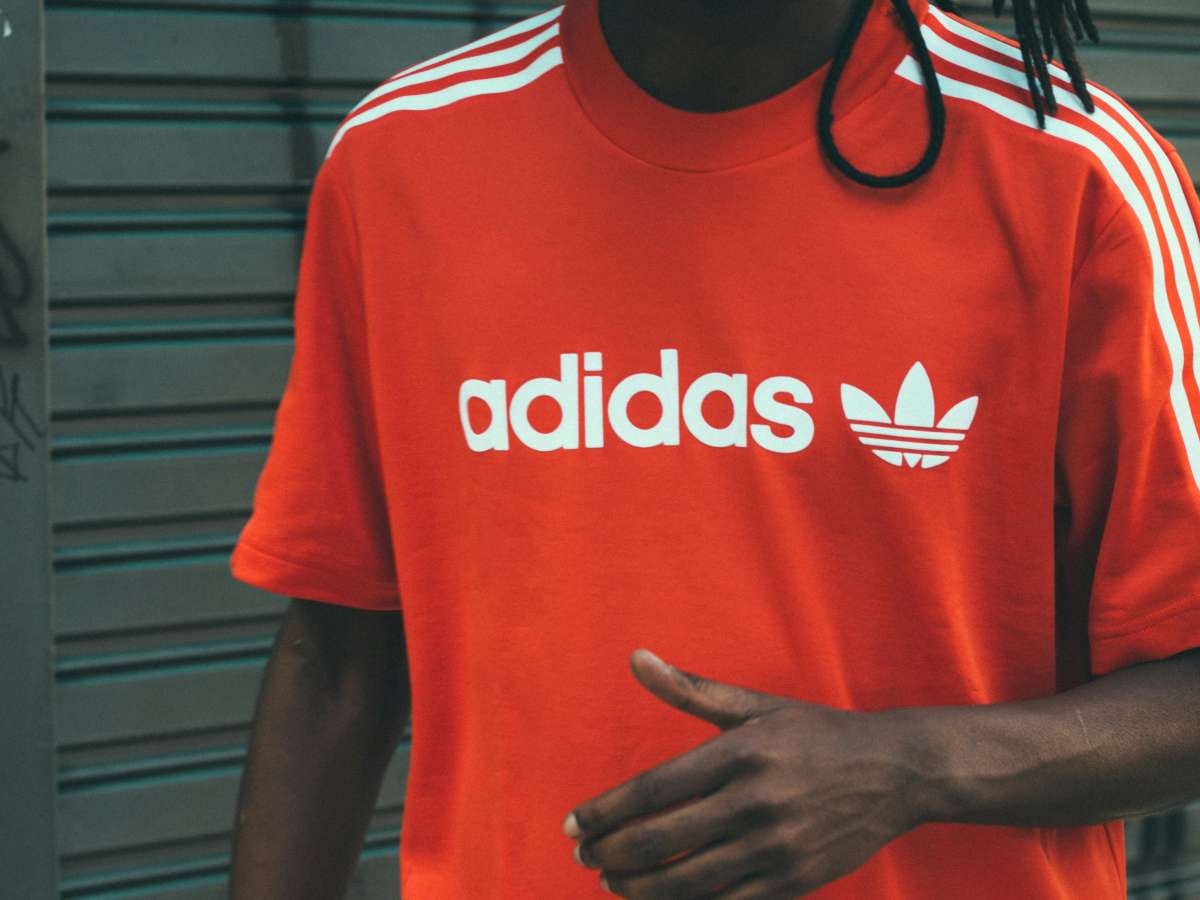 Adidas-Aktie schießt hoch: Beginnt jetzt die große Trendwende?