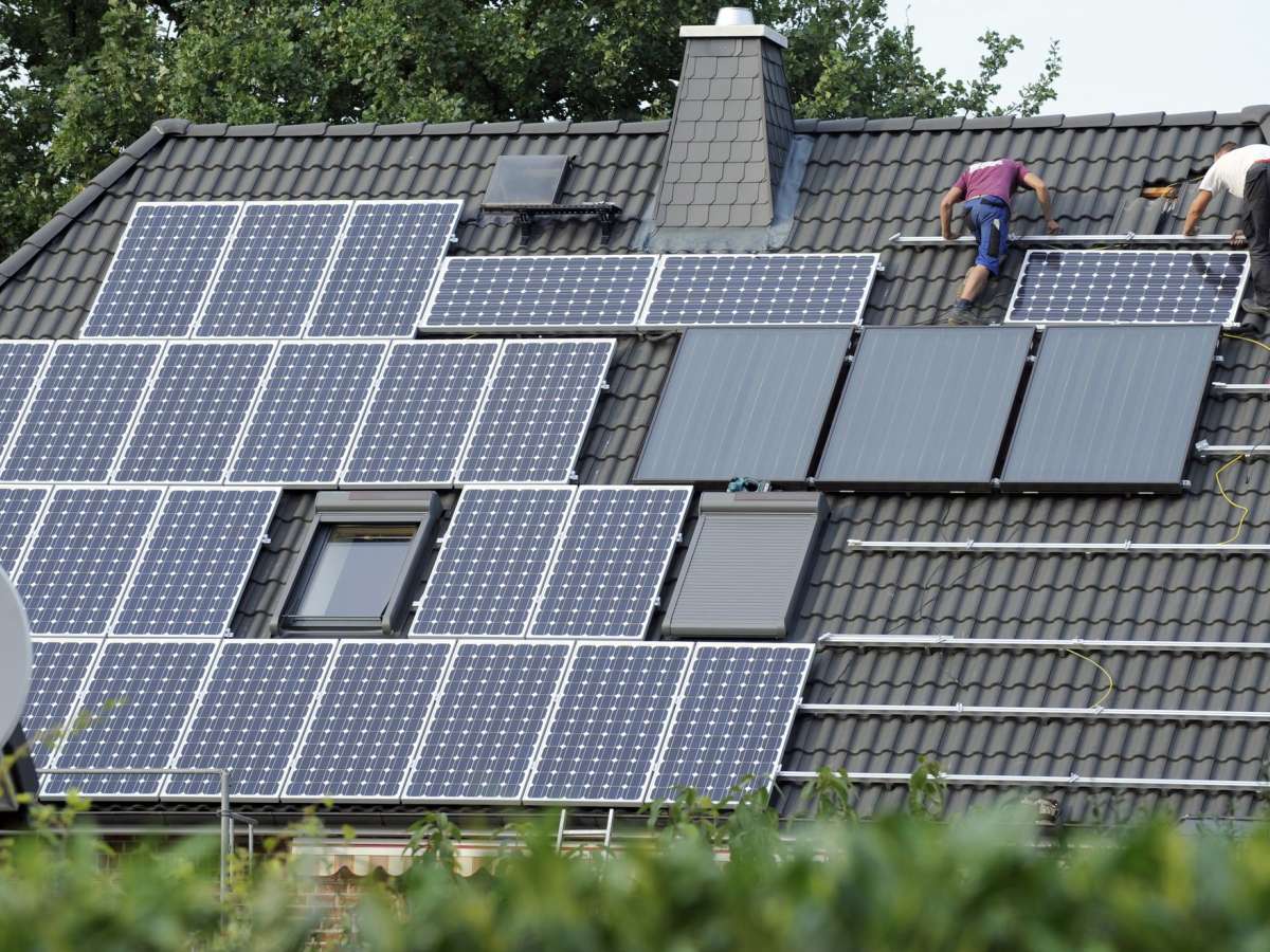 Viel weniger neue Solaranlagen auf deutschen Dächern